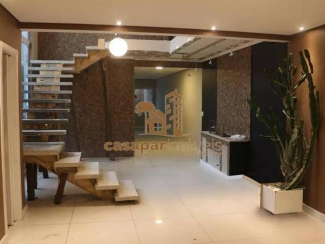 Sobrado à Venda com 295m², 4 Dormitórios e Estuda Permuta