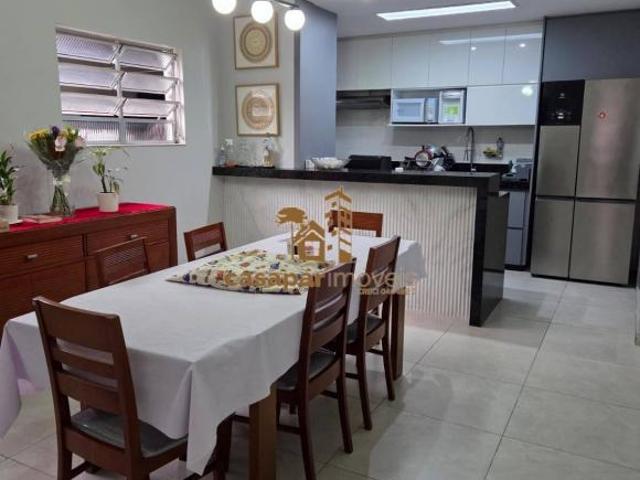 Sobrado à Venda com 200m², 4 Dormitórios com Churrasqueira e 4 Vagas