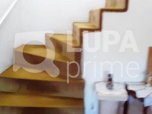 SOBRADO Á VENDA COM 205M² 3 DORMITÓRIOS E 2 VAGAS