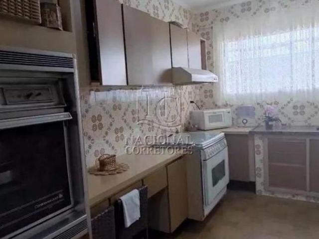 Sobrado à venda com 210 m² com 3 dormitórios, 1 suíte, 2 vagas
