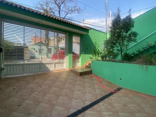 Sobrado à venda com 210m² de área construida, 3 suítes, 4 vagas de garagem Jardim Santa Mena, Gua