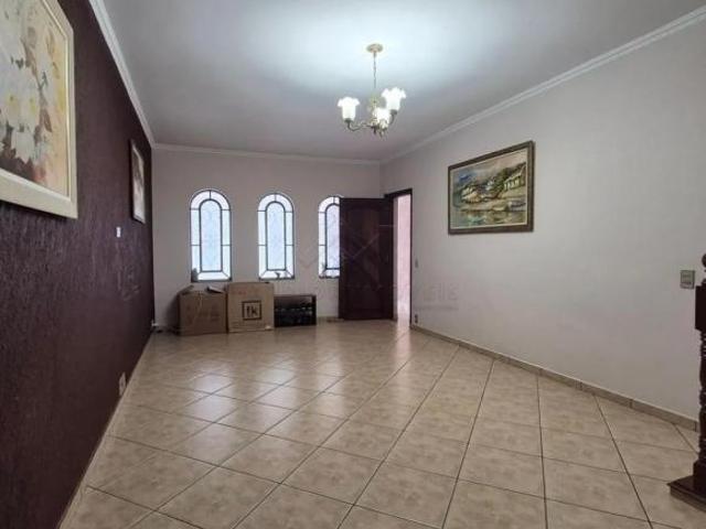 Sobrado à venda com 221m², 3 quartos e 2 vagas na Vila Valparaíso, Santo André/SP