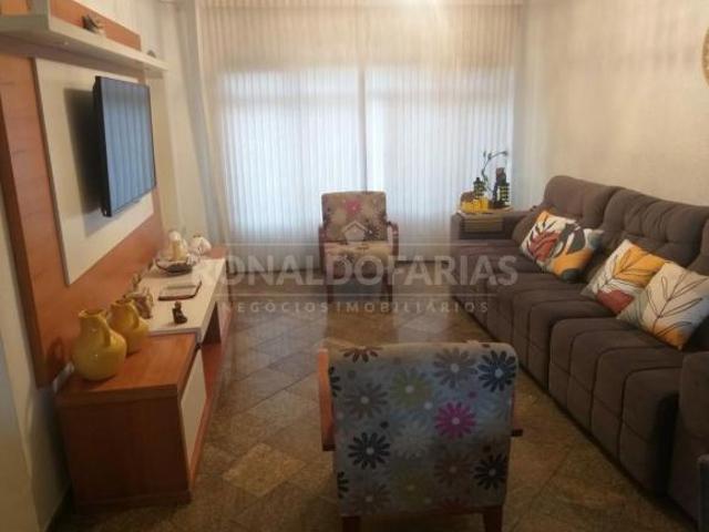 Sobrado a venda com 230 m² e 03 dormitorios na regiao de Interlagos