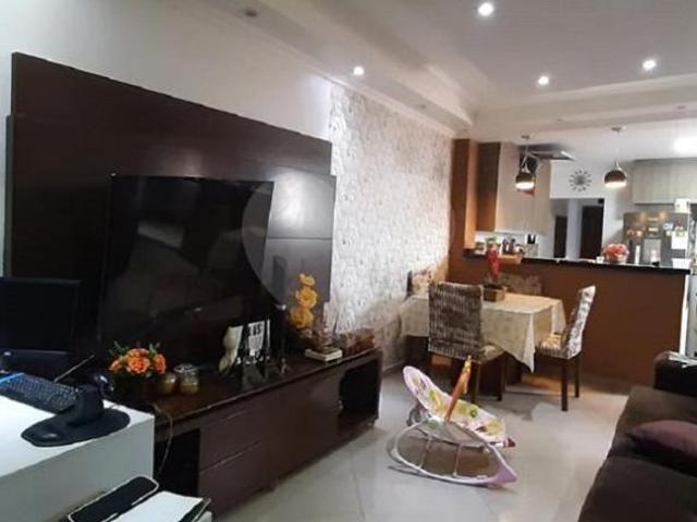 Sobrado a venda com 230 m², 2 suítes e 2 vagas no Campo Limpo