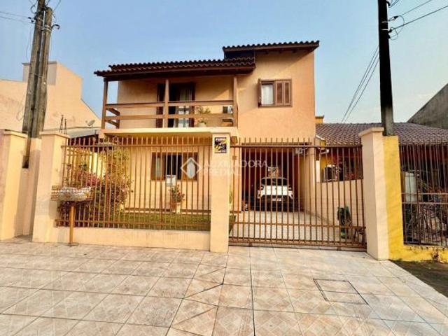 Sobrado á venda com 230 m² 3 quartos sendo 1 suíte,piscina, quiosque com churrasqueira