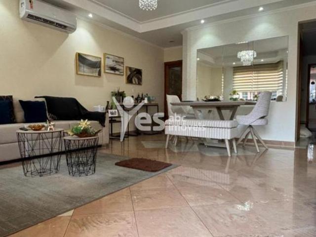 Sobrado à Venda com 239m², 4 Dorms, Sendo 1 Suíte, 4 Vagas de Garagem e Área Gou