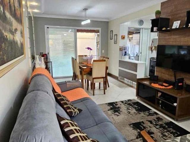Sobrado à venda com 2 dormitórios, 3 banheiros, 2 vagas de garagem, 86m², Parque Renato Maia, Guaru