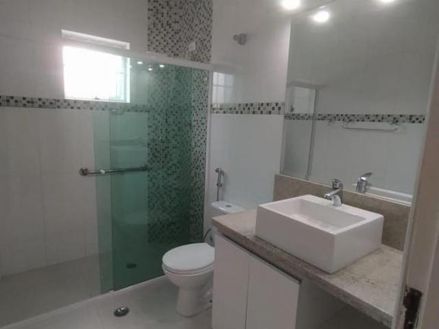 Sobrado à venda,com 2 dormitorios com armarios,2 banheiros,vaga pra 2 carros,local excelente Jardim