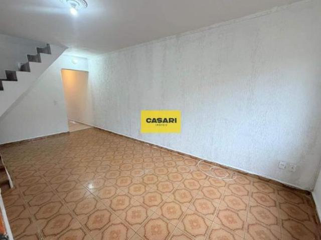 Sobrado à venda com 2 dormitórios e 2 vagas próximo à Av. Pereira Barreto – Sant