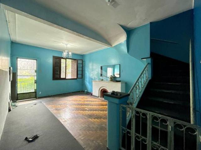 Sobrado a venda com 2 dormitórios, sala cozinha, área de serviço pátio e terraço