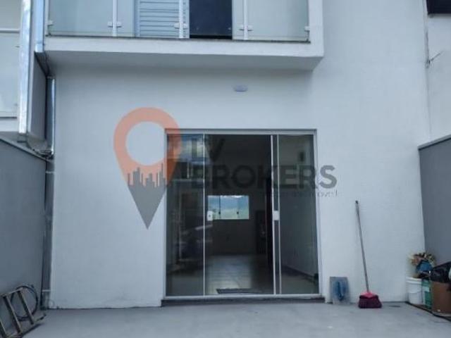 SOBRADO A VENDA COM 2 SUITES NOVINHO
