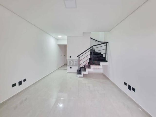 Sobrado a venda com 2 suítes e 3 vagas de garagem no Jardim Brasília