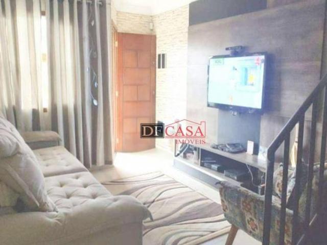 Sobrado a venda com 2 suítes e 2 vagas de garagem próximo ao Parque do Carmo