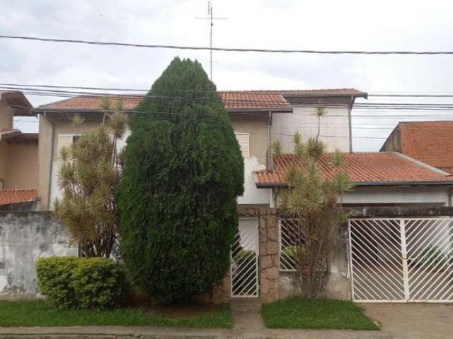Sobrado a venda com 2 suítes, 375m2 total na cidade de Sumaré