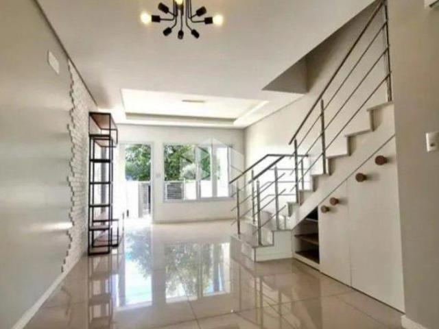 Sobrado à Venda com 2 suítes, 3 banheiros, 2 vagas e 101m² por R$ 595.000