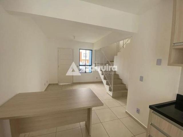 Sobrado à venda com 2 quartos, Jardim Carvalho, Ponta Grossa, PR