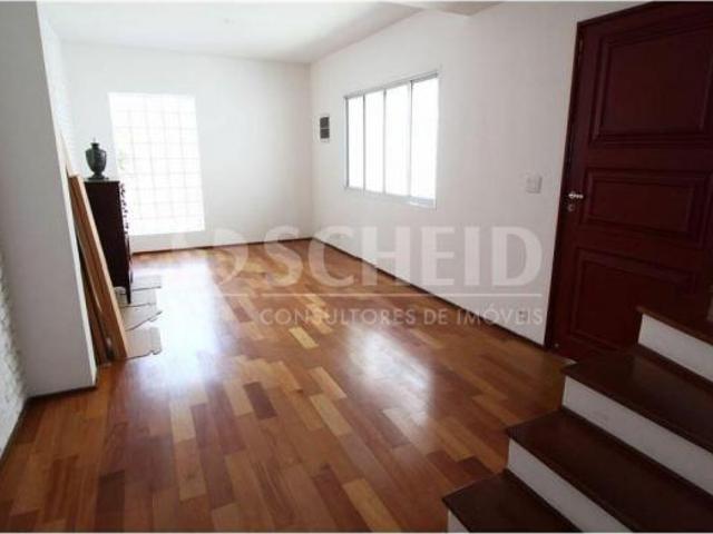 Sobrado à venda com 2 quartos na Chácara Santo Antônio!