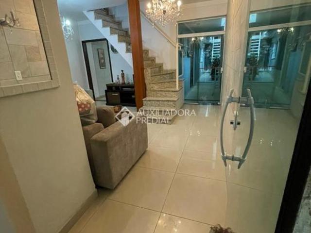 Sobrado à venda com 305m², 4 suítes, 3 vagas Santa Terezinha São Bernardo do Campo