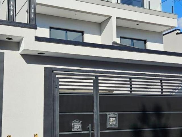 Sobrado à venda com 3 dormitórios, 3 vagas de garagem, piscina, churrasqueira, 200m², Vila Galvão