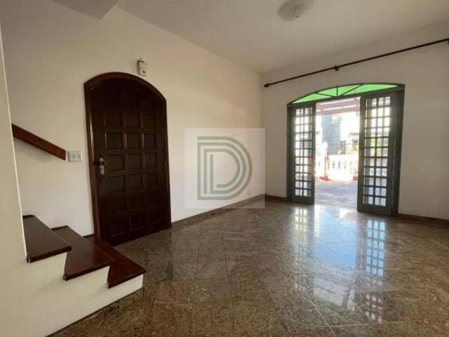 Sobrado á venda, com 3 dormitórios, 1 suíte, no Butantã