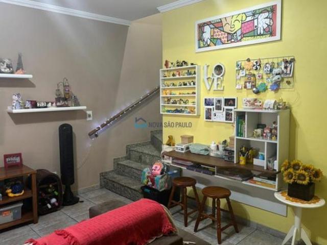 Sobrado à venda com 3 dormitórios, 2 suítes, 2 vagas, 100m² na Cursino
