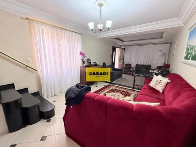 Sobrado à Venda com 3 Dormitórios, Área Gourmet e Edícula – 255m²