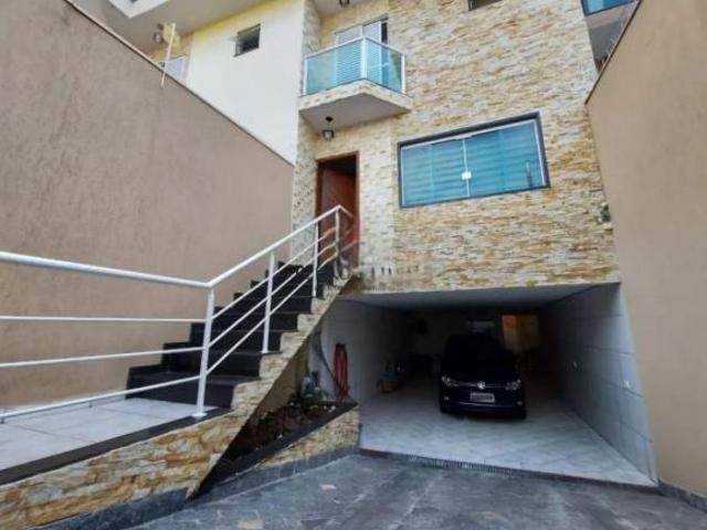 Sobrado a venda com 3 dormitórios e 1 suíte com vaga de garagem na Penha