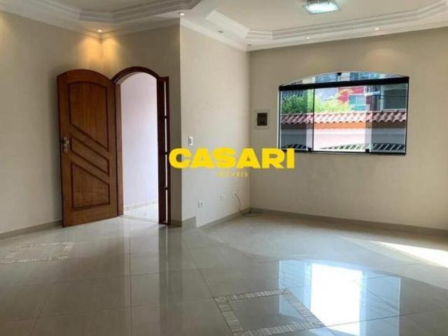 Sobrado à Venda com 3 Dormitórios e 230 m² no Jardim Las Vegas – Santo André/SP
