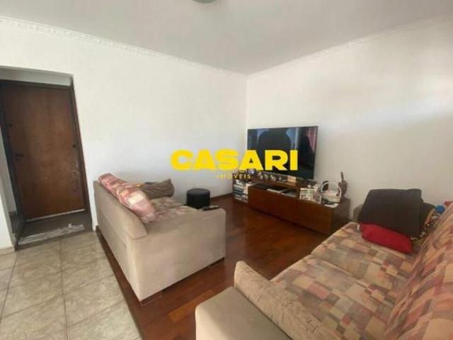 Sobrado à Venda com 3 Dormitórios, Suíte e 4 Vagas – Jardim do Mar – São Bernard