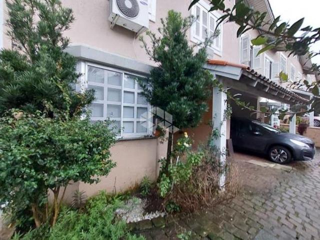 Sobrado à venda com 3 dormitórios, suíte, pátio privativo e mezanino ao lado da Zona Sul