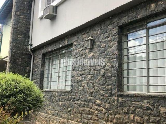 Sobrado à venda com 3 dormitórios, quintal e 2 vagas em vila mariana