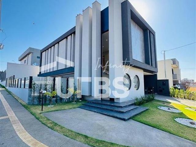 Sobrado à venda com 3 suítes e 285m² no Jardins Sevilha