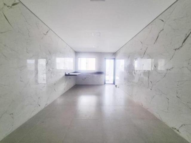 Sobrado a venda com 3 suítes e 4 vagas de garagem próximo ao metro Vila Matilde