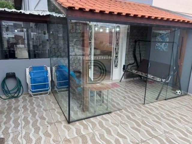 Sobrado à Venda com 3 Suítes e Terraço Amplo no Jardim Colombo