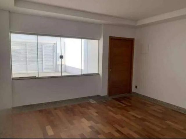 Sobrado à venda com 3 suítes, 4 vagas e 168 m² em Vila Assunção, Santo André