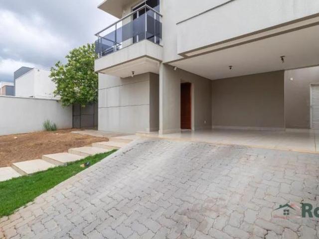 Sobrado à Venda, com 3 Quarto s sendo 2 suítes, no Bairro Santa Rosa, próximo ao Shopping Estação