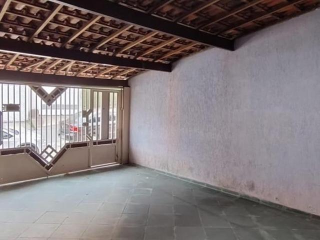 Sobrado à venda com 3 quartos, 1 suíte, área para salão de festas e área gourmet, Jardim Bom Clima