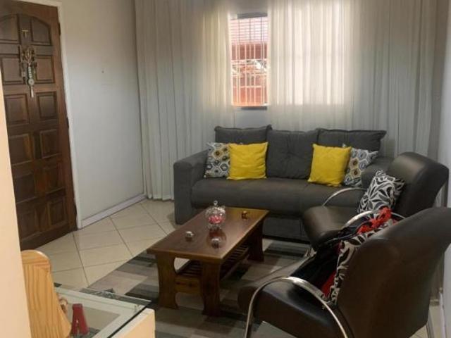 sobrado a venda com 3 quartos 2 salas 1sala1 cozinha e banheiro campo limpo
