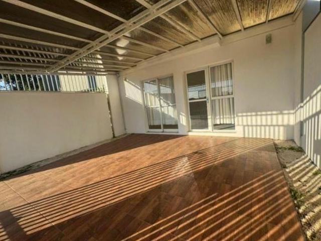 Sobrado à venda com 3 quartos, churrasqueira e móveis planejados