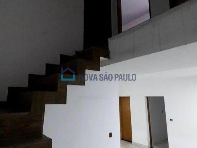 Sobrado à Venda com 3 Quartos e 2 Vagas, 226m² SAÚDE