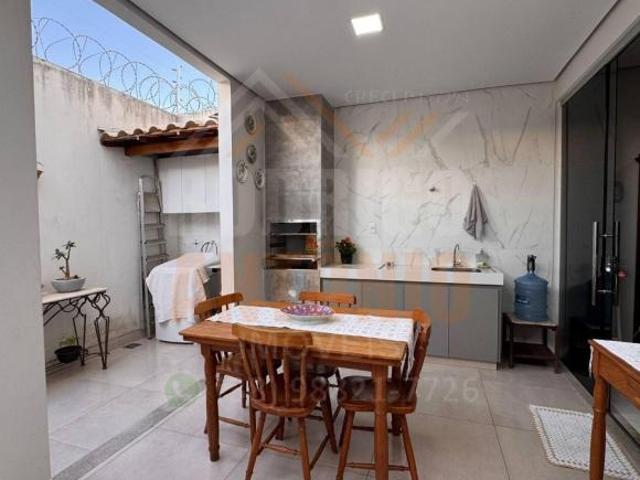 Sobrado à venda com 3 quartos sendo 1 suíte no bairro Jardim Panorama