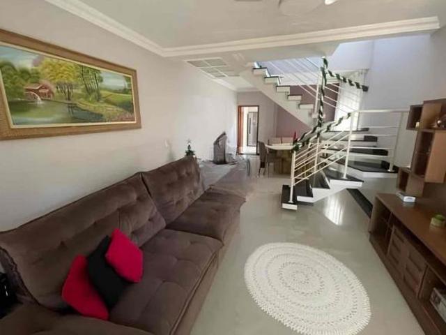 Sobrado à venda, com 3 quartos, sendo 1 suíte e 2 vagas, Vila Pilar, Arujá, SP