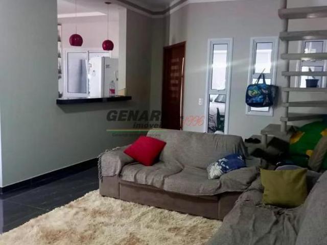 Sobrado à Venda com 3 quartos sendo 2 suítes, área gourmet no Parque Residencial Sabiás, Indaiatuba