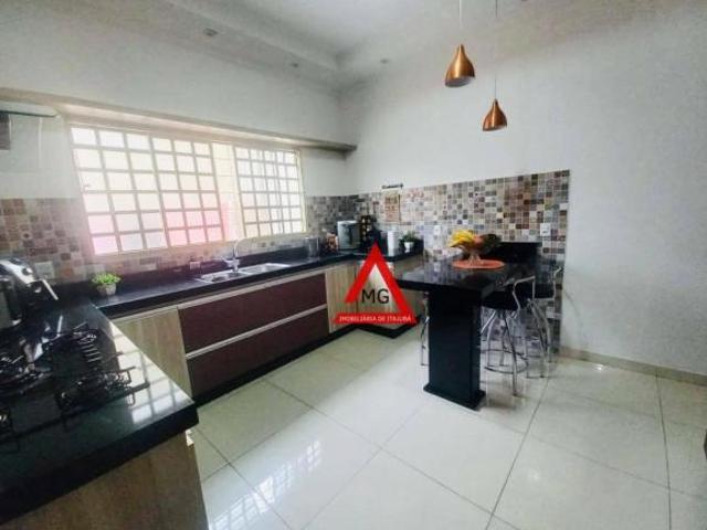 Sobrado á venda com 3 quartos, sendo uma suíte no bairro Bela vista em Itajubá MG