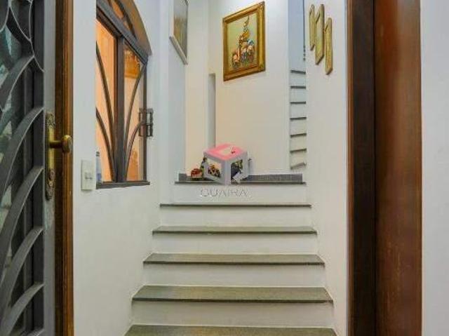 Sobrado à venda com 400m², 4 quartos e 5 vagas Vila Bastos, Santo André