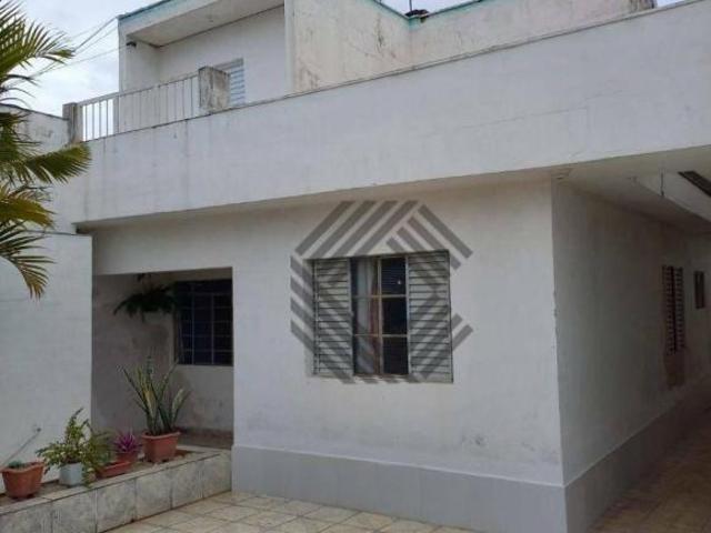 Sobrado à venda, com 4 casas, quintal, no Jardim Archila em Votorantim/SP