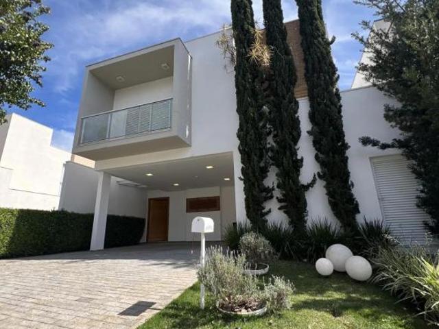 Sobrado à venda com 4 dormitórios, 440m por R$ 2.800.000,00 Condomínio Residenc
