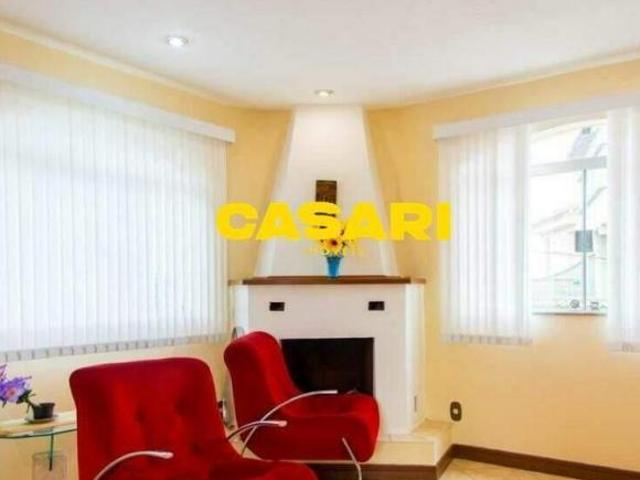 Sobrado à Venda com 4 Dormitórios e 407 m² na Vila Cecília Maria