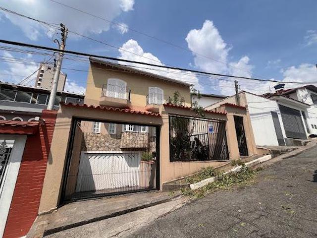 Sobrado à VENDA com 4 dormitórios e 3 vagas localizado no Mandaqui: 4 dormitórios sendo 1 suíte e