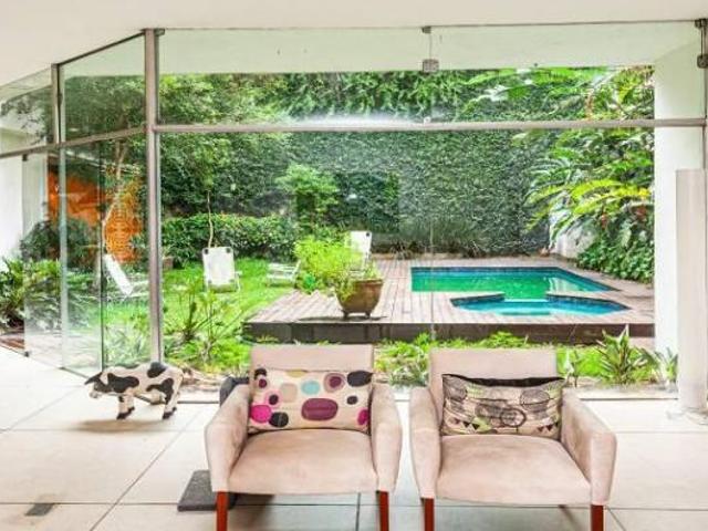Sobrado á Venda com 4 Dormitórios, Mobiliado, Piscina, Alphaville Barueri